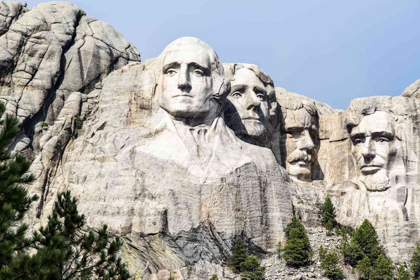 Discover the Fascinating History: Who Invented Glasses and When?